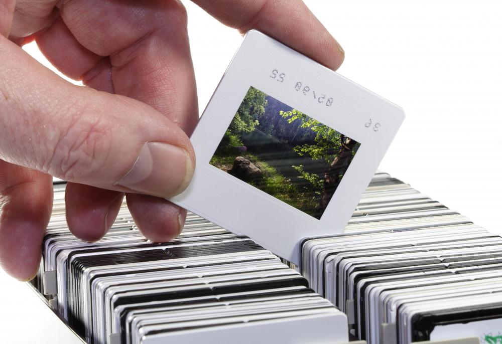 What Is A Slide Projector with Pictures 